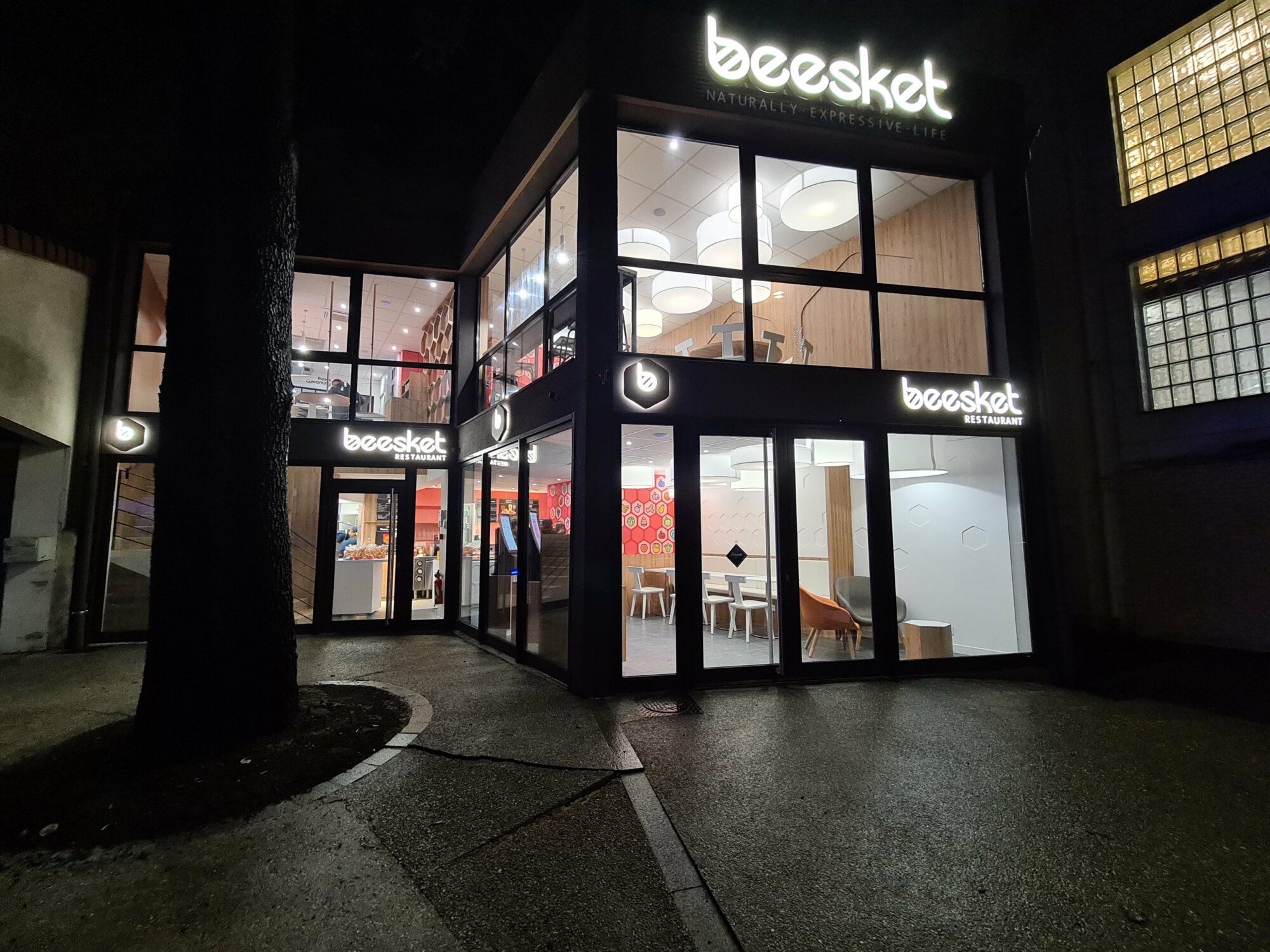 Brandon invité à l’ouverture du premier restaurant Beesket ! - Brandon valorisation : Conseil en ...